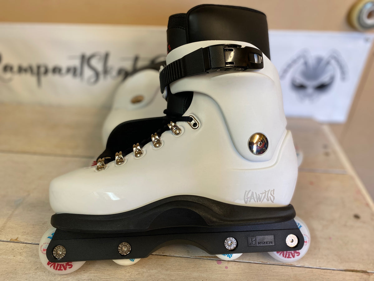 GAWDS - TEAM MODEL - WHITE SKATES - comes with 4 colour dye kit ...