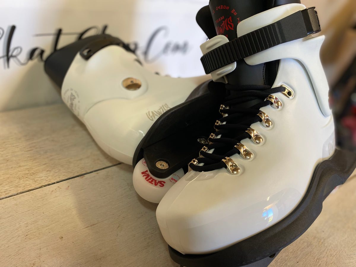 GAWDS - TEAM MODEL - WHITE SKATES - comes with 4 colour dye kit ...